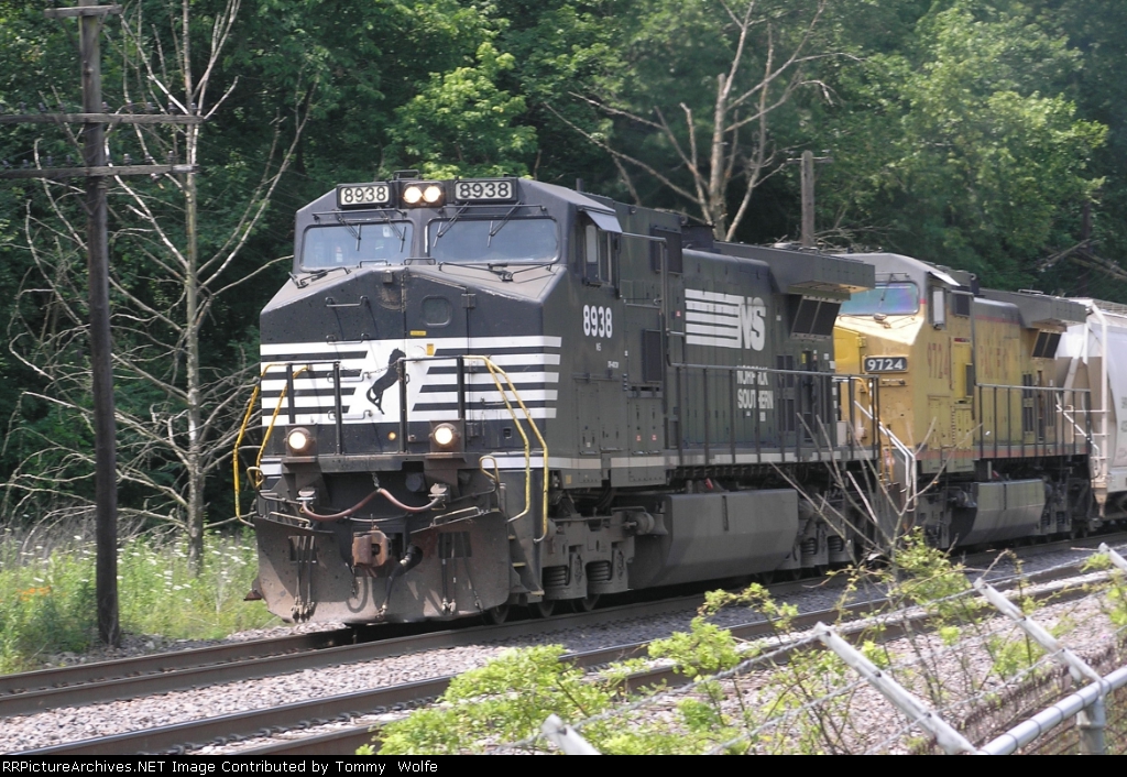 NS 8938 leads a eastbound UP manifest